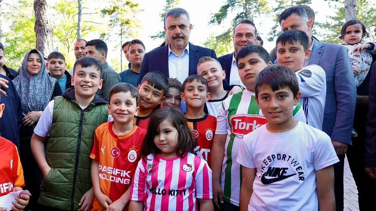 Konyalı Bakan Çiftçi, baba ocağında
