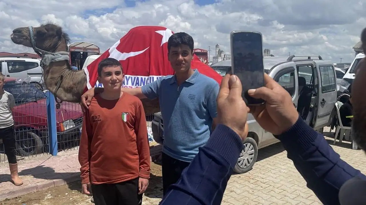 Konya'daki pazarda gören dönüp bir daha baktı