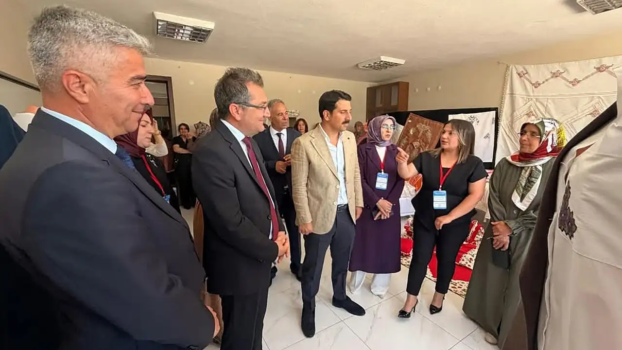 Karapınar'da el emeği göz nuru sergi